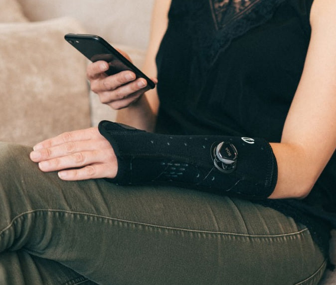 Exos Short Arm Fracture Cast Brace Splint with Open Thumb - DonJoy